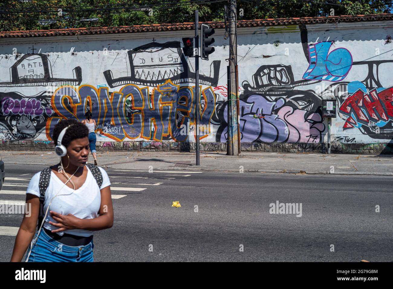 Rio de janeiro street scene hi-res stock photography and images - Alamy