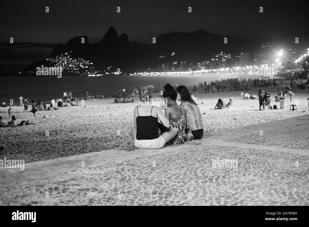At night at Ipanema Beach, Rio de Janeiro, Brazil Stock Photo - Alamy