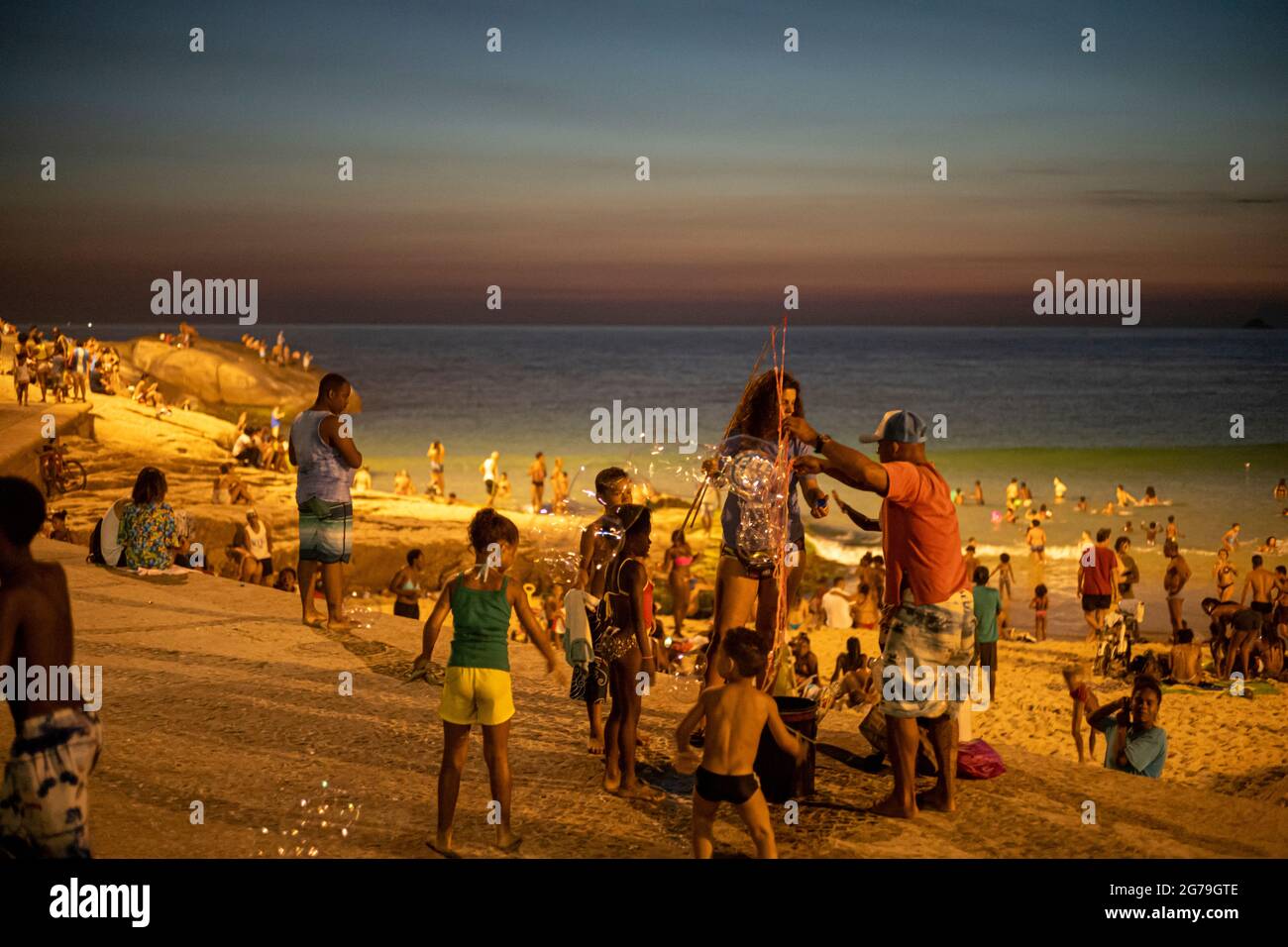 At night at Ipanema Beach, Rio de Janeiro, Brazil Stock Photo - Alamy