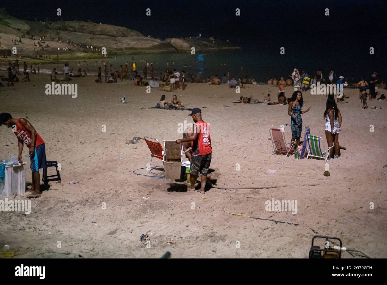 At night at Ipanema Beach, Rio de Janeiro, Brazil Stock Photo - Alamy