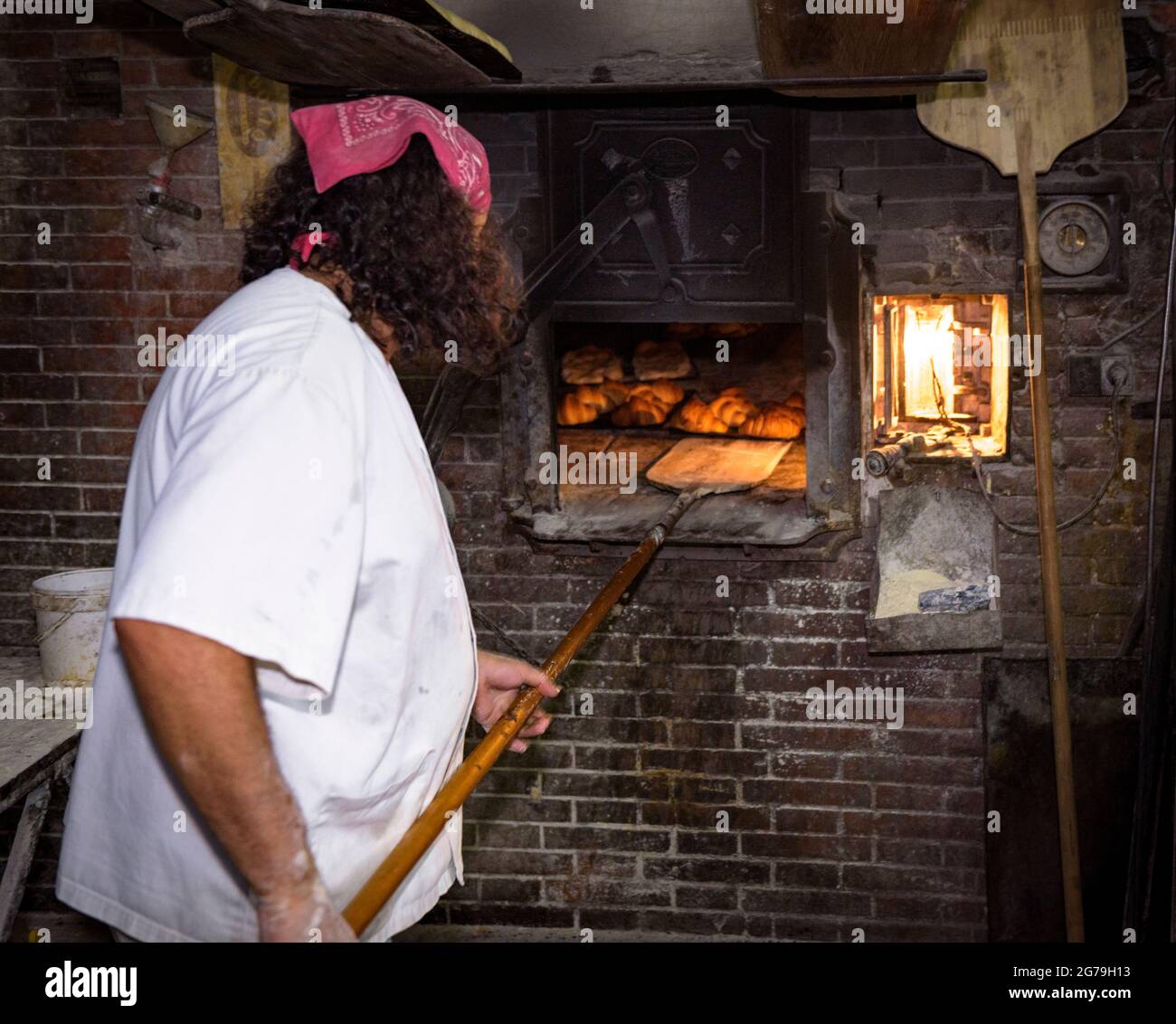 Brioches de boulangerie hi-res stock photography and images - Alamy