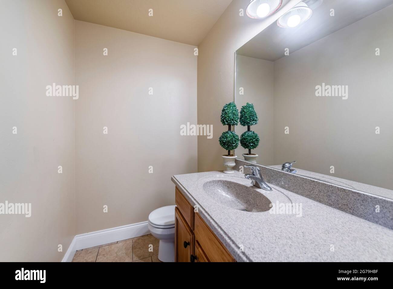 Plain bathroom hi-res stock photography and images - Alamy