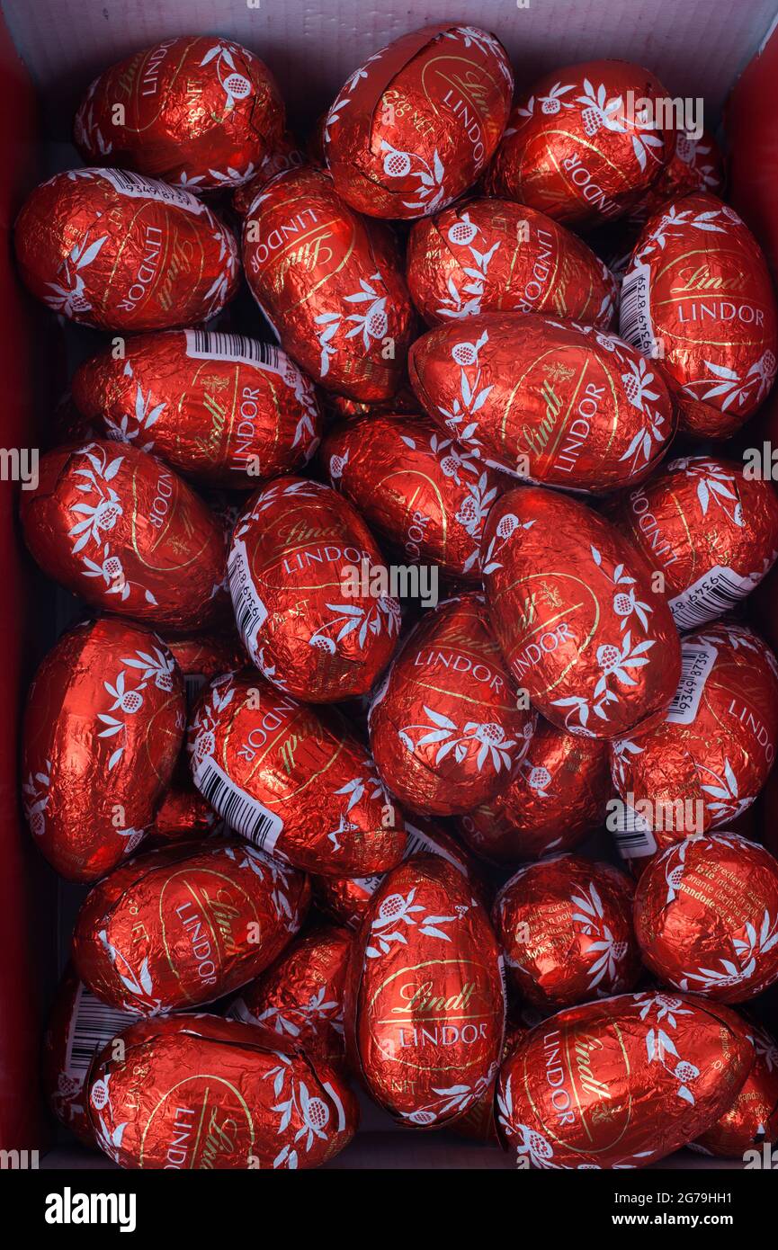 Lindt chocolate balls hi-res stock photography and images - Alamy