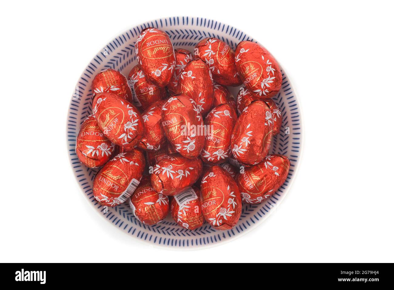 Lindt lindor chocolates hi-res stock photography and images - Alamy