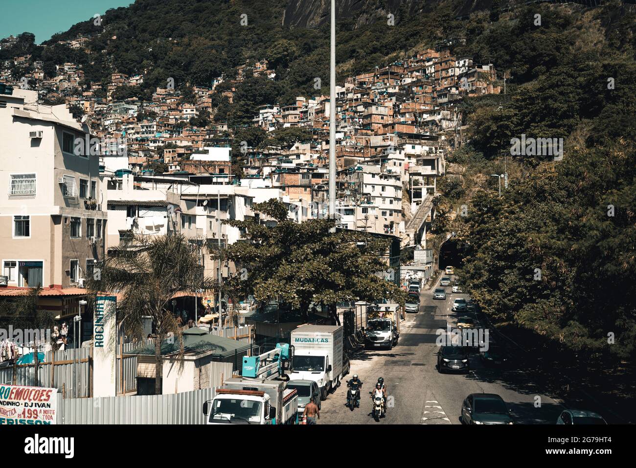 Skyline favela slum hi-res stock photography and images - Alamy