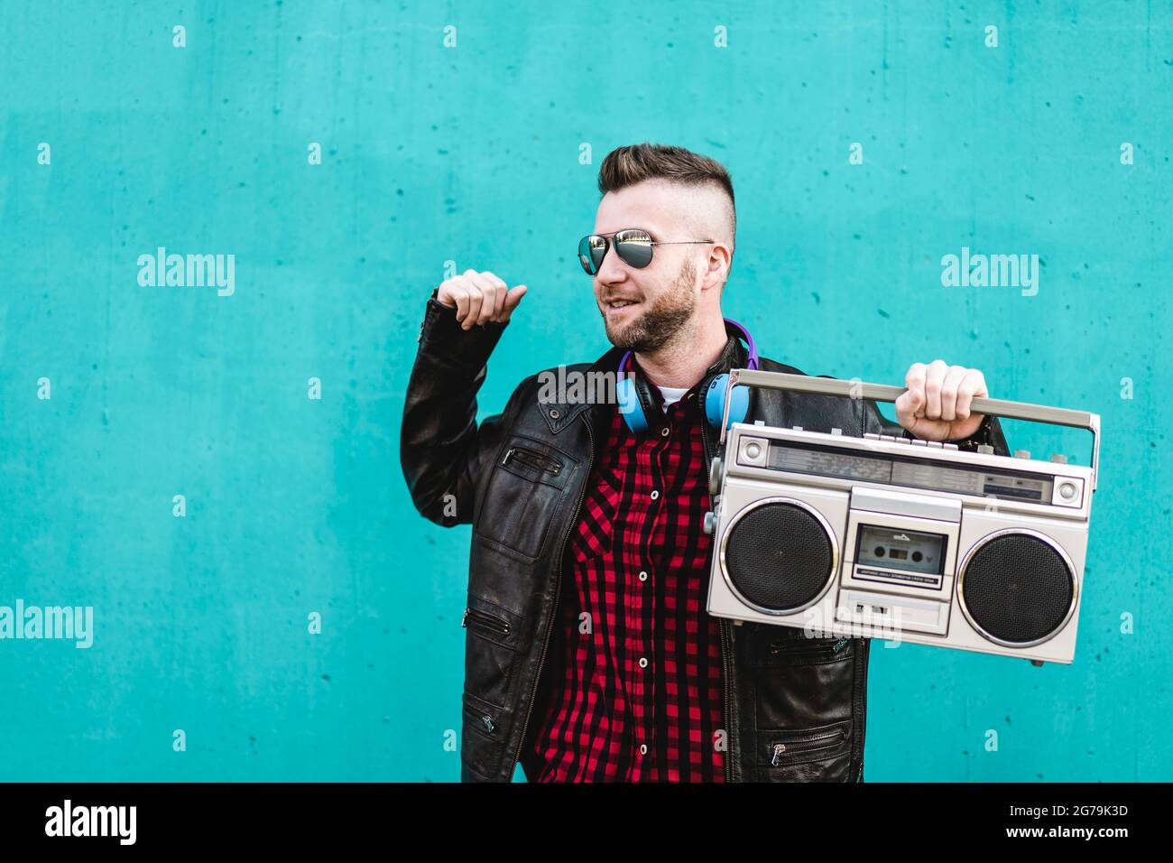 Person listening boombox hi-res stock photography and images - Alamy