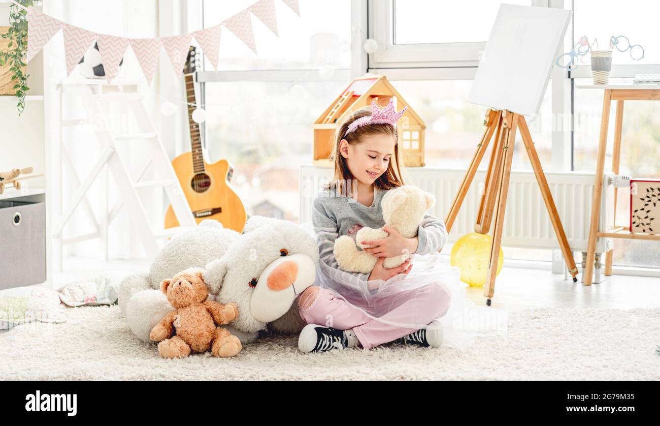 Children playing teddy bears hi-res stock photography and images - Alamy