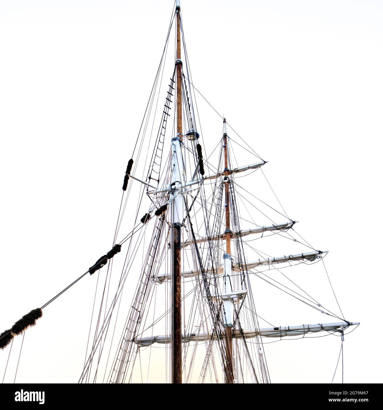 Tall ship rigging hi-res stock photography and images - Alamy