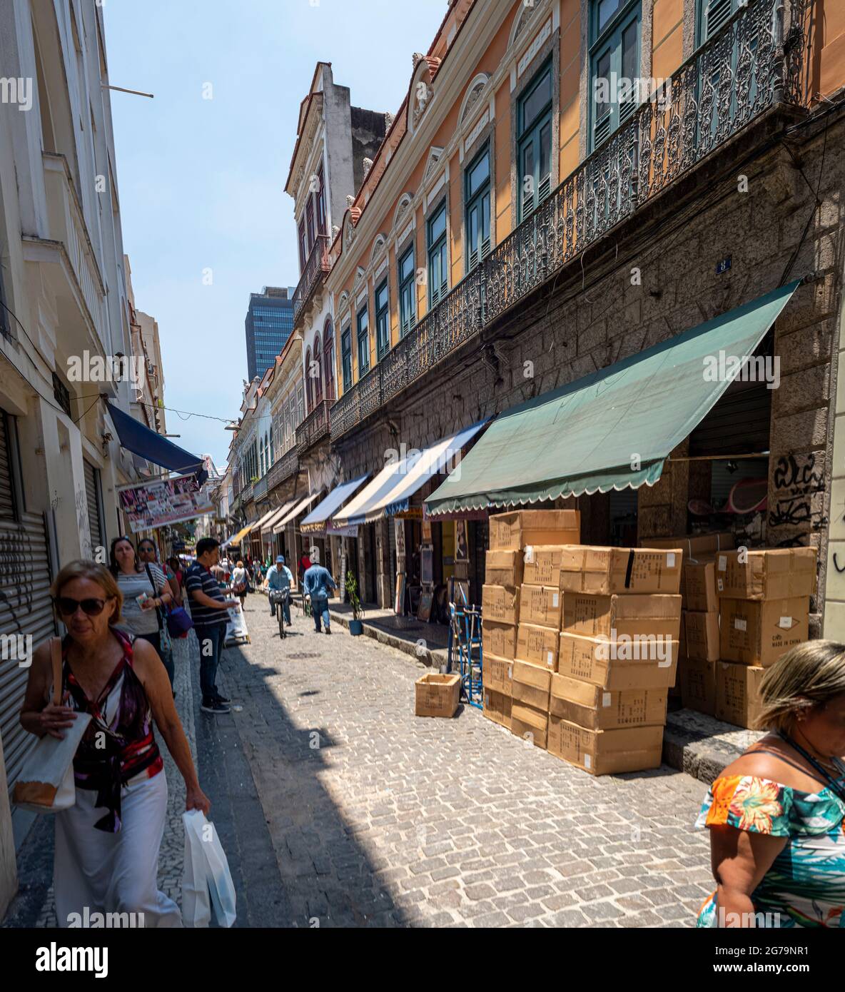 The streets of Saara market, place of the people in the old town to go ...
