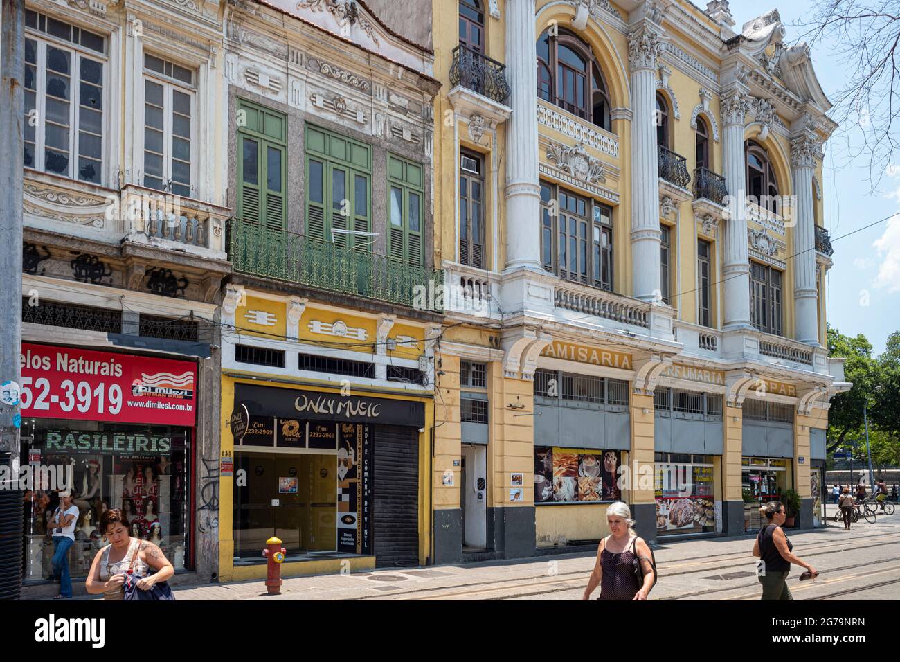 The streets of Saara market, place of the people in the old town to go ...
