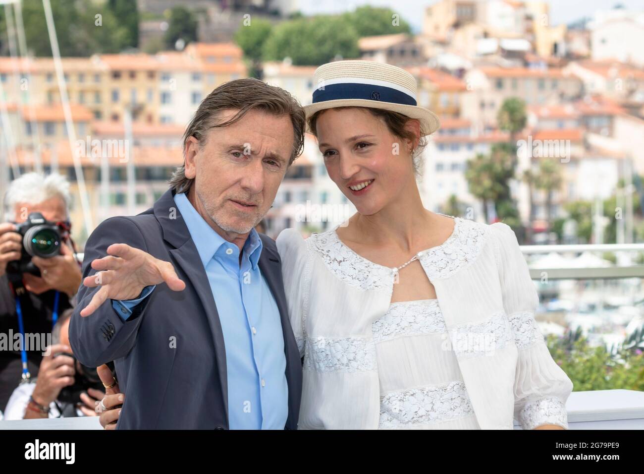 Cannes, Frankreich. 12th July, 2021. Tim Roth and Vicky Krieps pose at ...