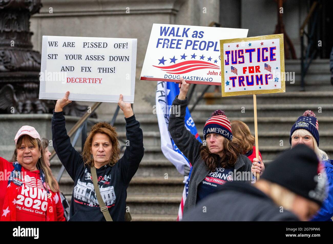 Sandra Weyer (second from left) and Pauline Bauer (third from left ...