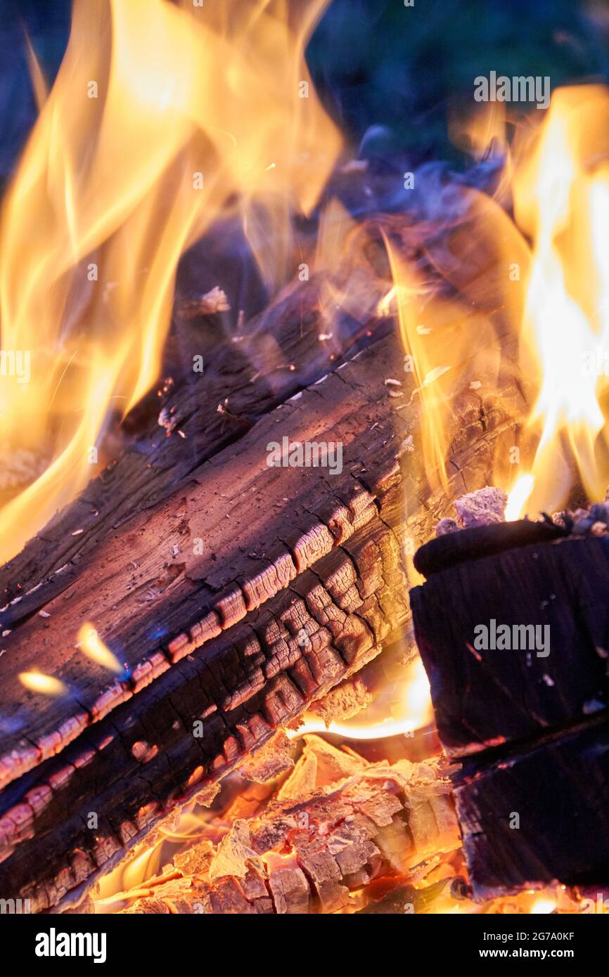 Close-up burning bonfire with coals in the night Stock Photo - Alamy