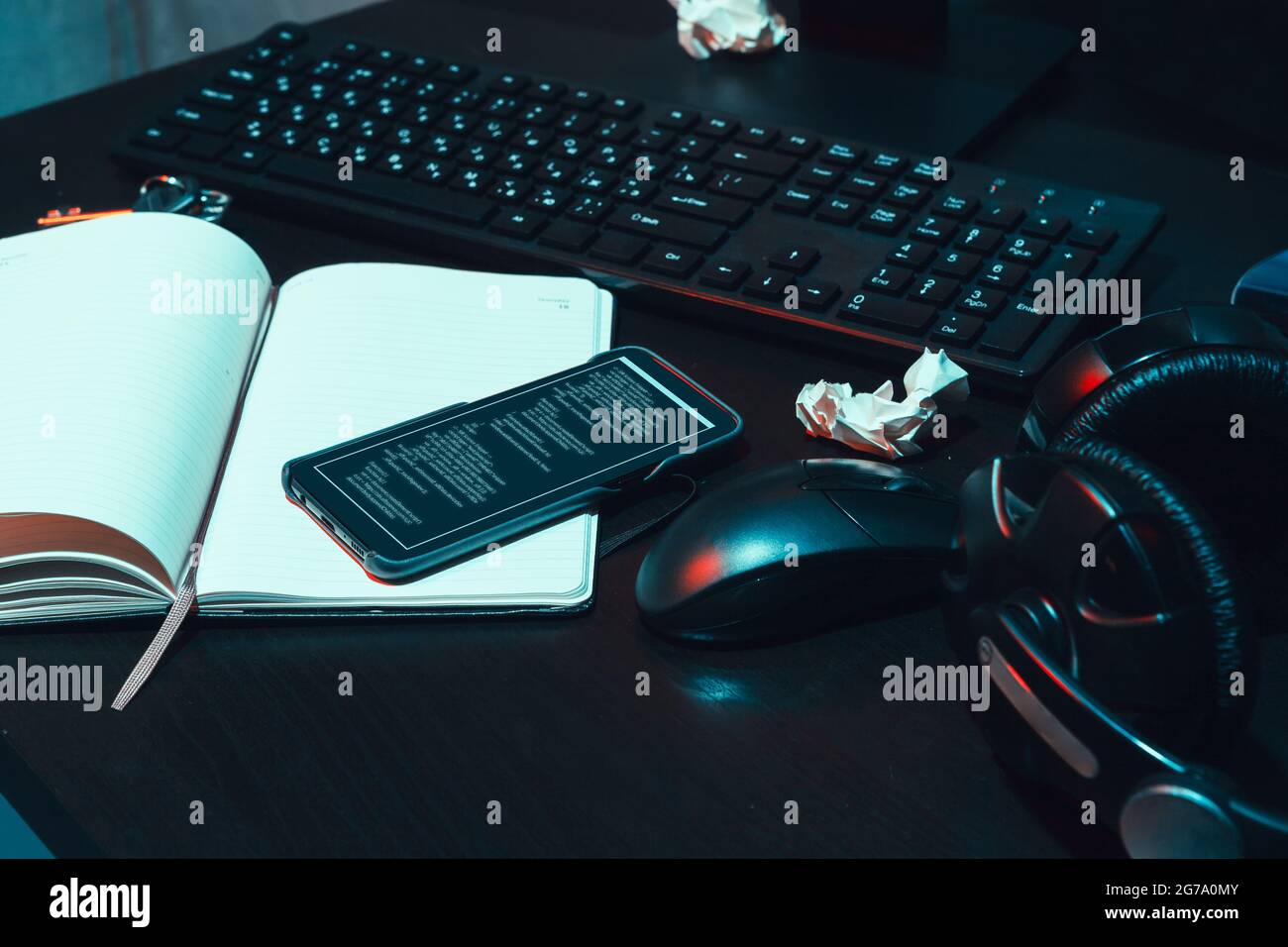 Dark working place programmer hi-res stock photography and images - Alamy
