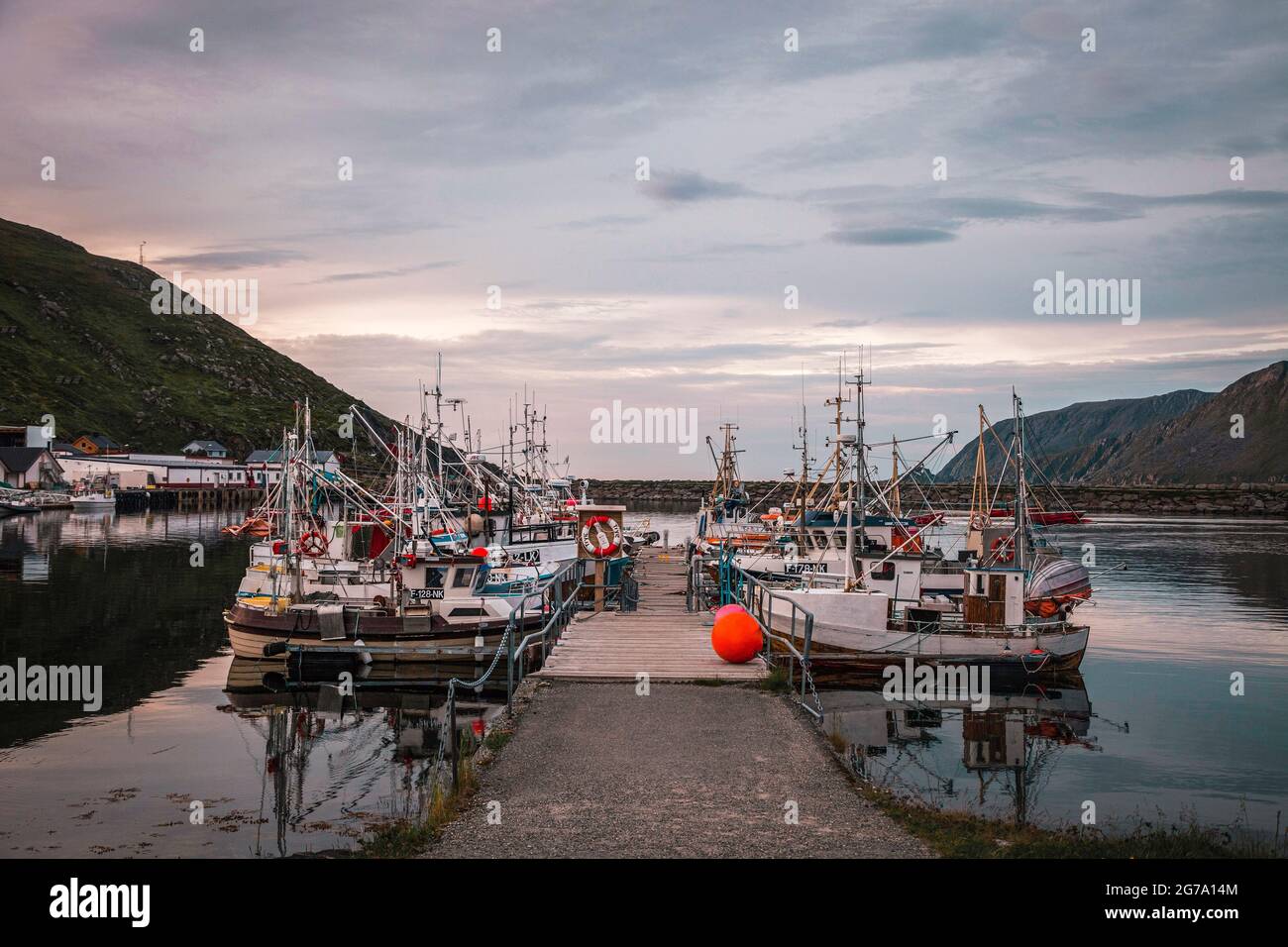 Fishing village Skarsvag in Norway, houses, Skarsvag, landscape ...