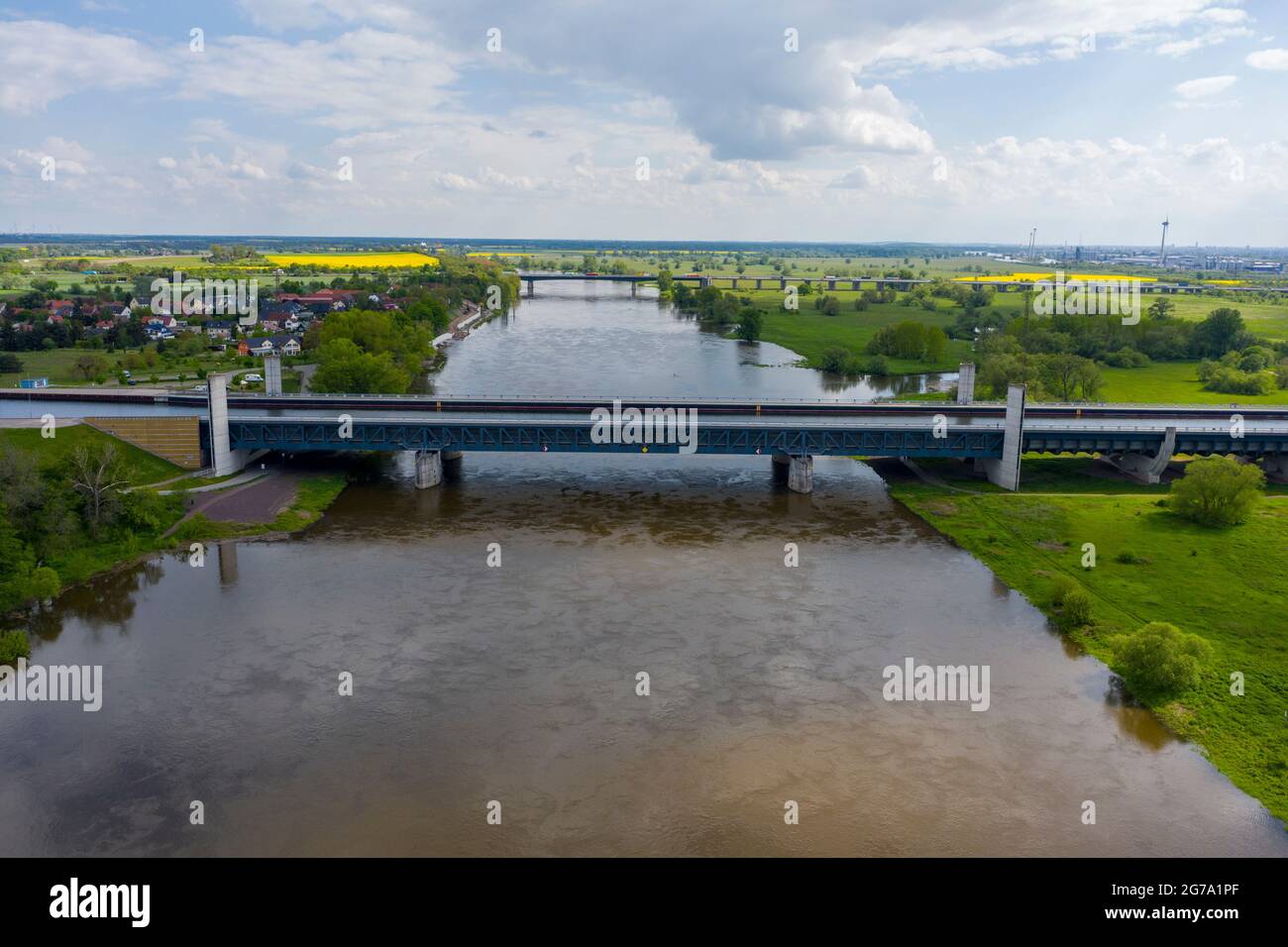 918 meters hi-res stock photography and images - Alamy