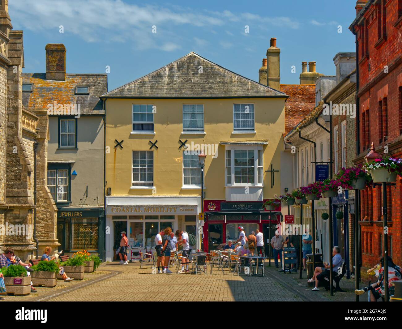 Drinking retail visitor attraction hi-res stock photography and images ...