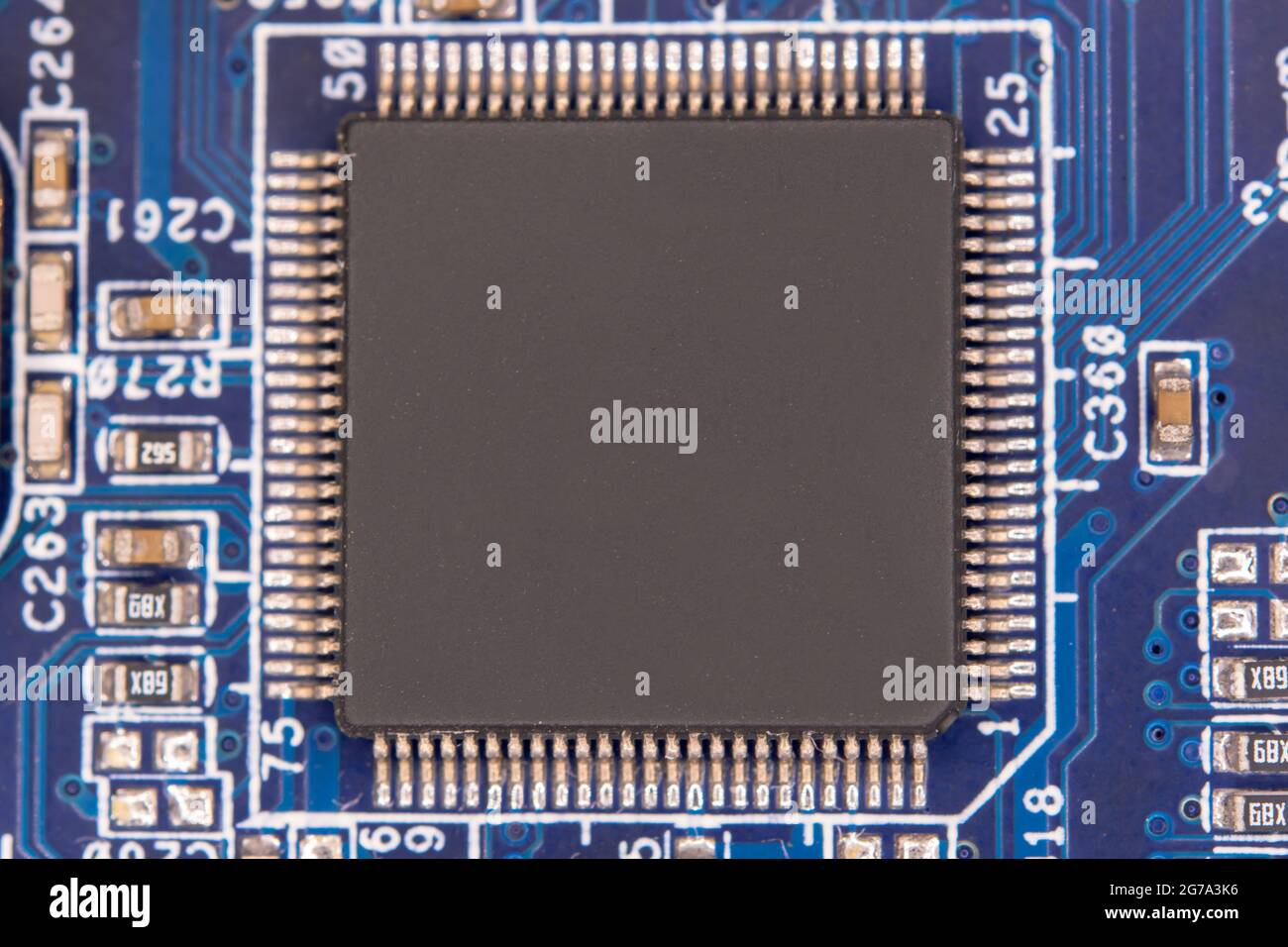 Close up blank microchip hi-res stock photography and images - Alamy