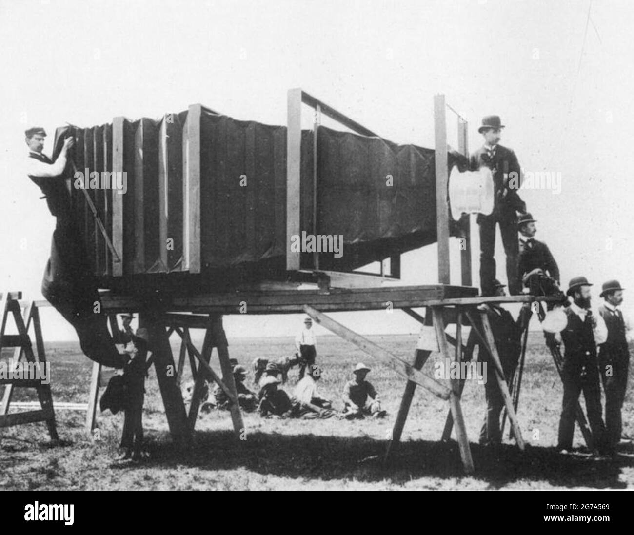A very large camera designed by George R. Lawrence - 1900 Stock Photo ...
