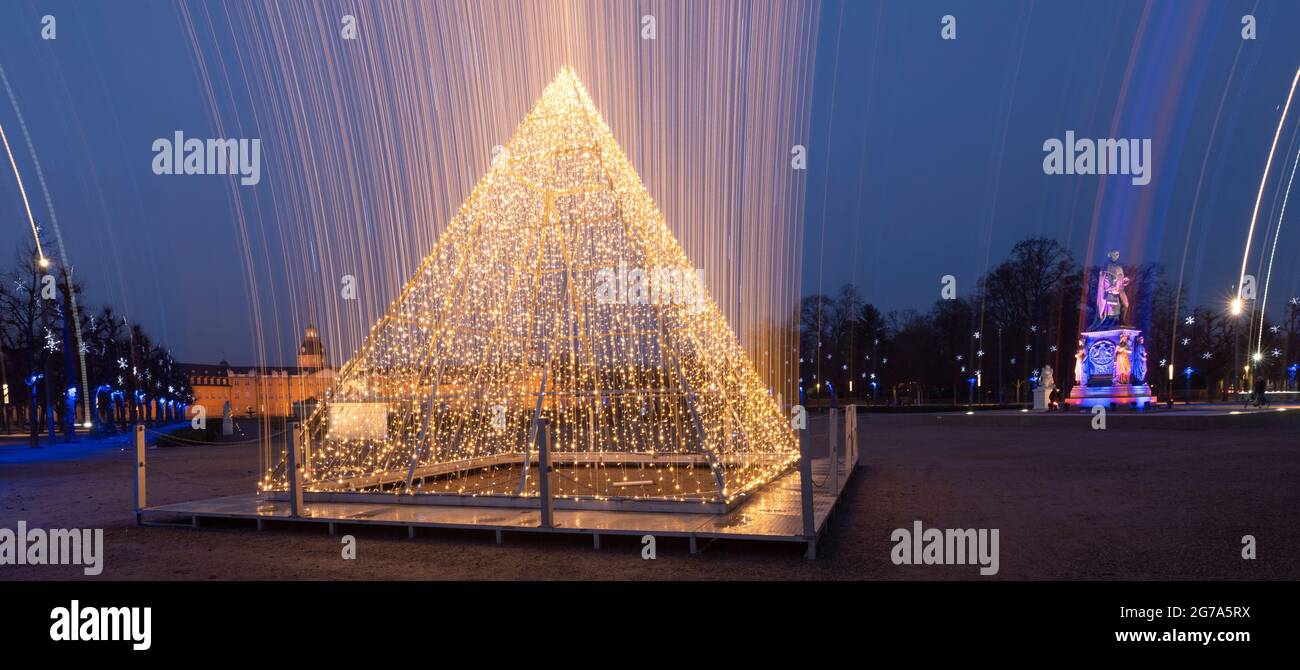 Moving pyramid hi-res stock photography and images - Alamy
