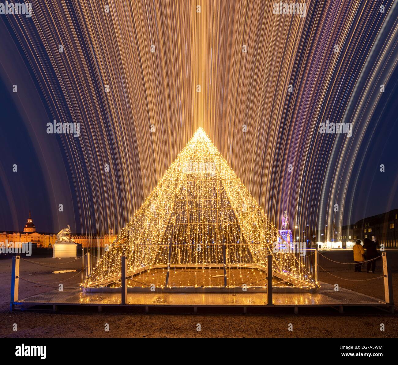 Moving pyramid hi-res stock photography and images - Alamy