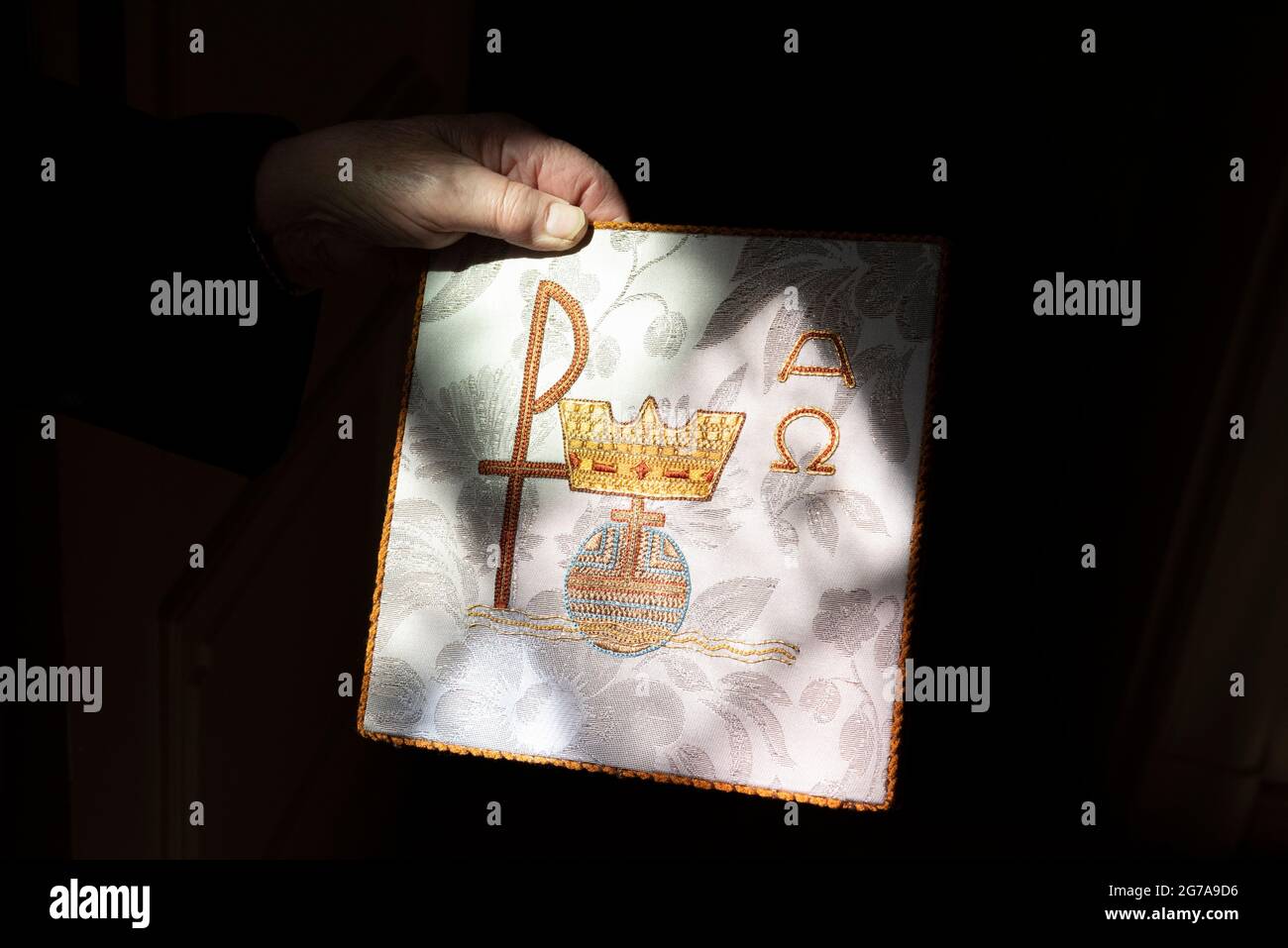 Alpha omega symbol hi-res stock photography and images - Alamy