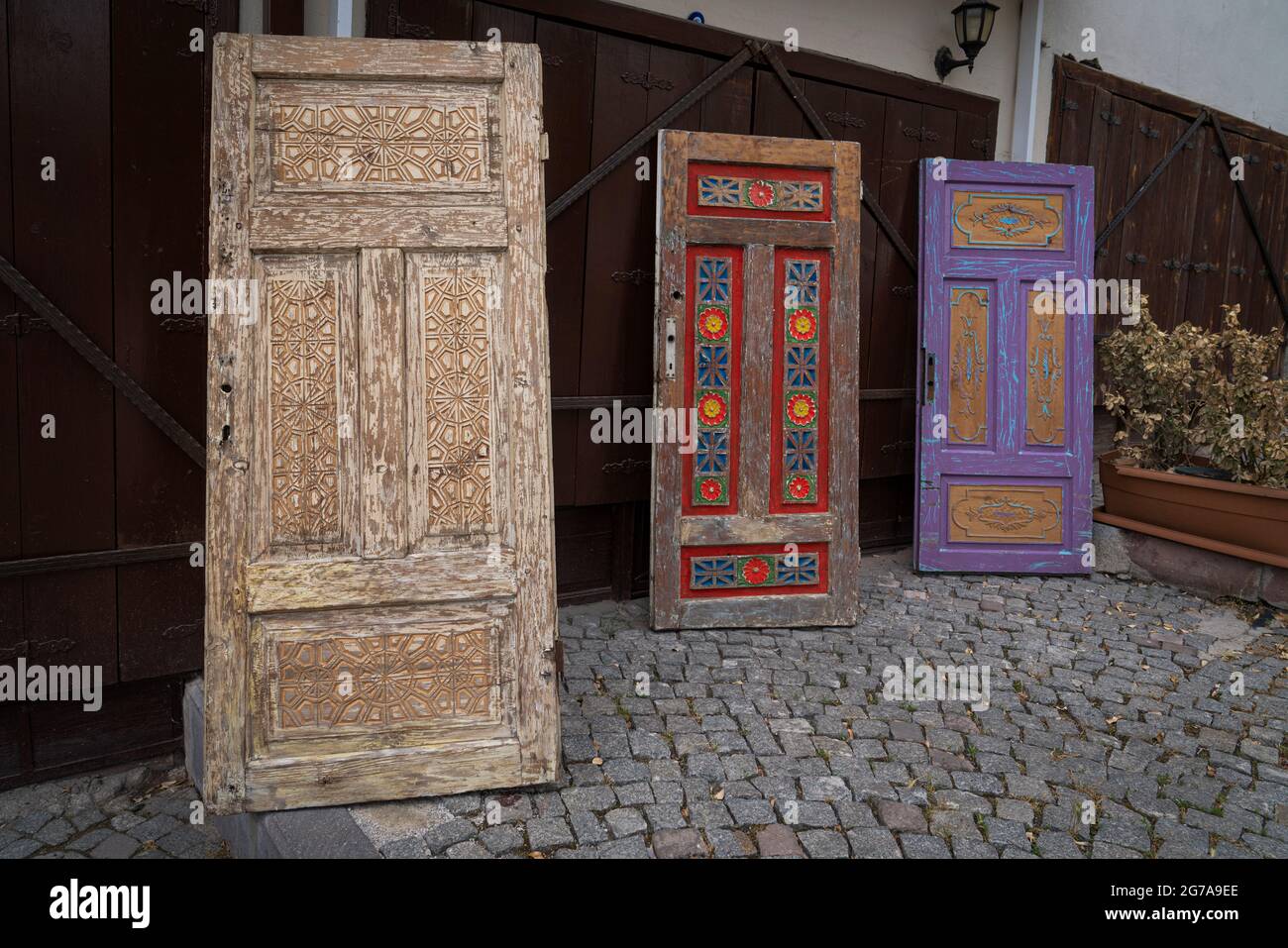 Traditional carved Turkish house doors Stock Photo - Alamy