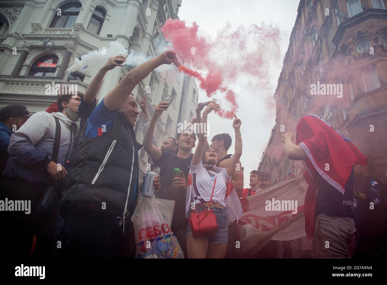 Soccer fans smoke hi-res stock photography and images - Alamy