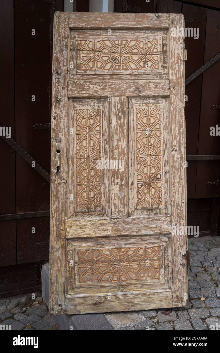Traditional carved turkish house door Stock Photo - Alamy