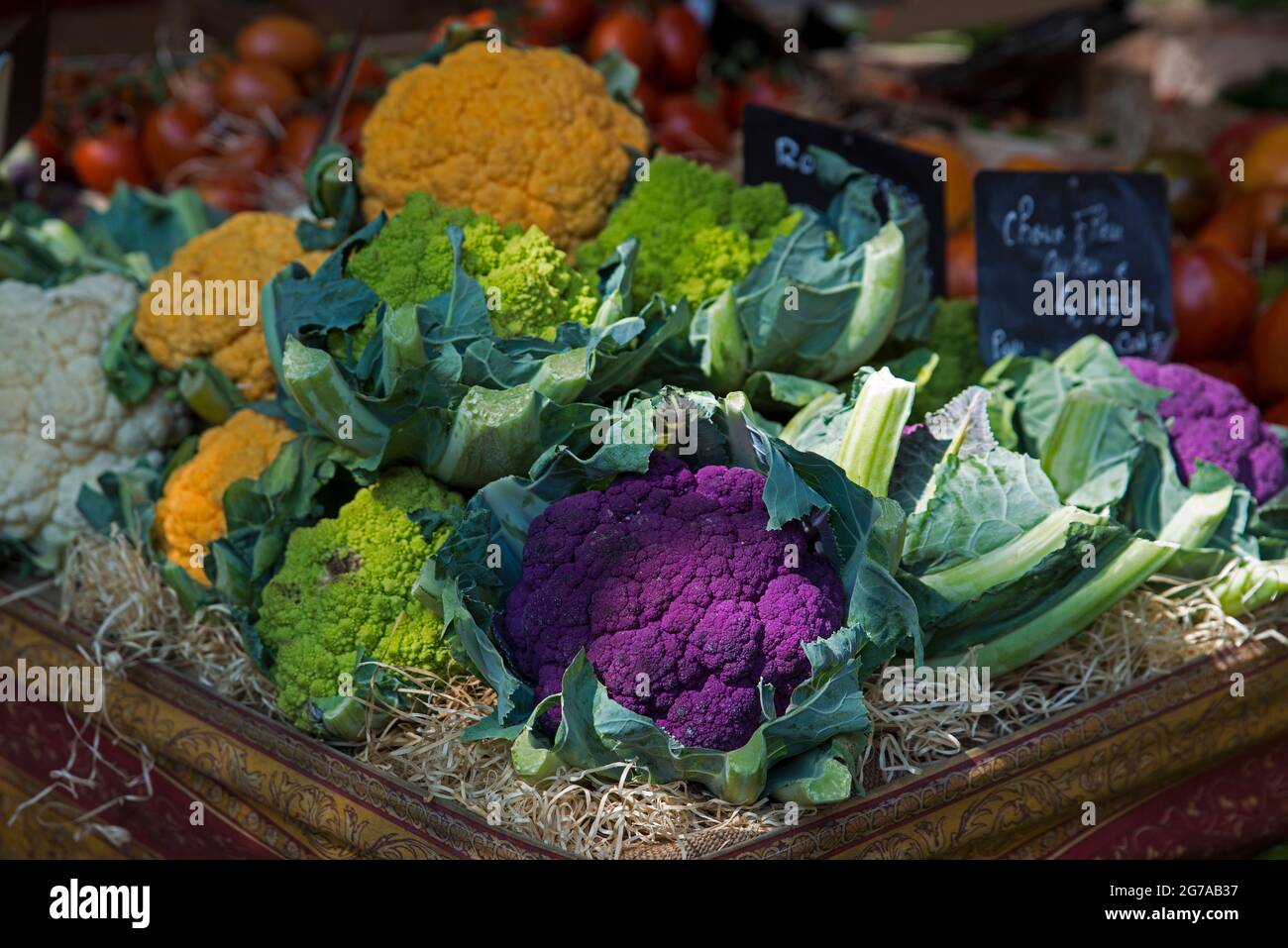 Colorful cauliflower varieties on the market hi-res stock photography ...