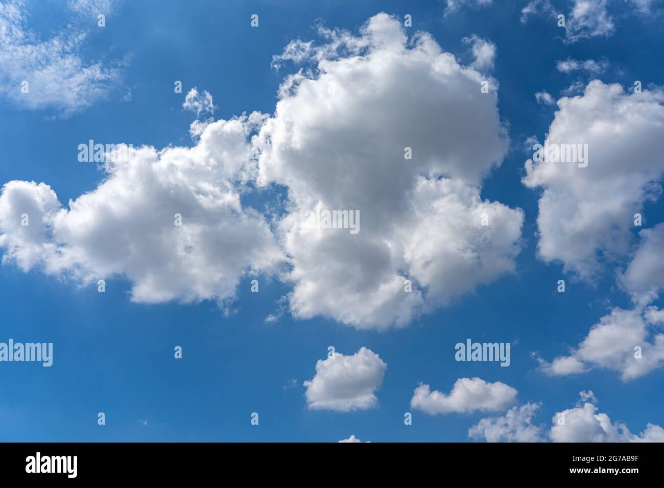 Big white cloud cumulus floating on the blue sky for backgrounds ...