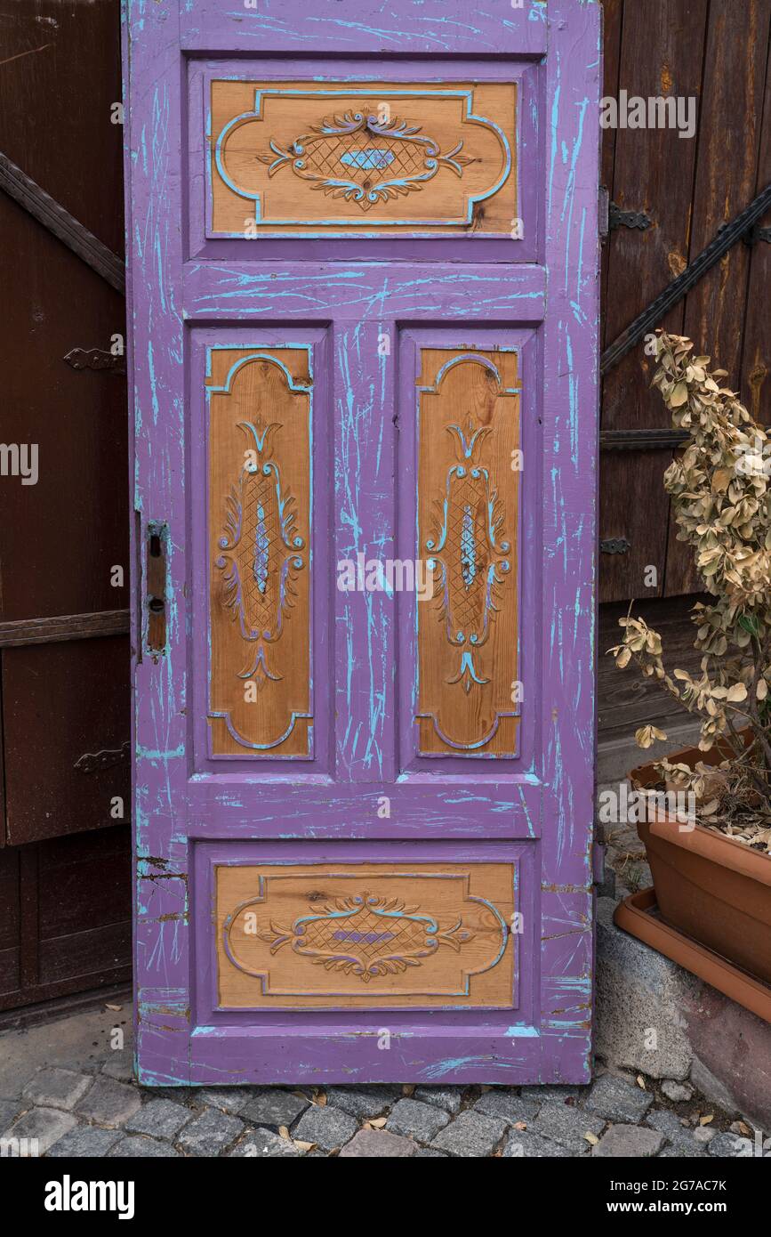 Traditional carved turkish house door Stock Photo - Alamy