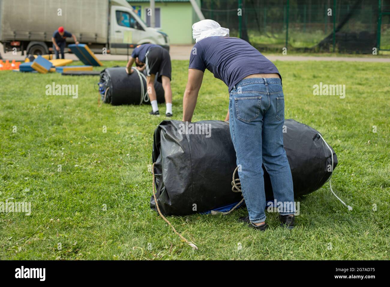 Heavy objects hi-res stock photography and images - Alamy