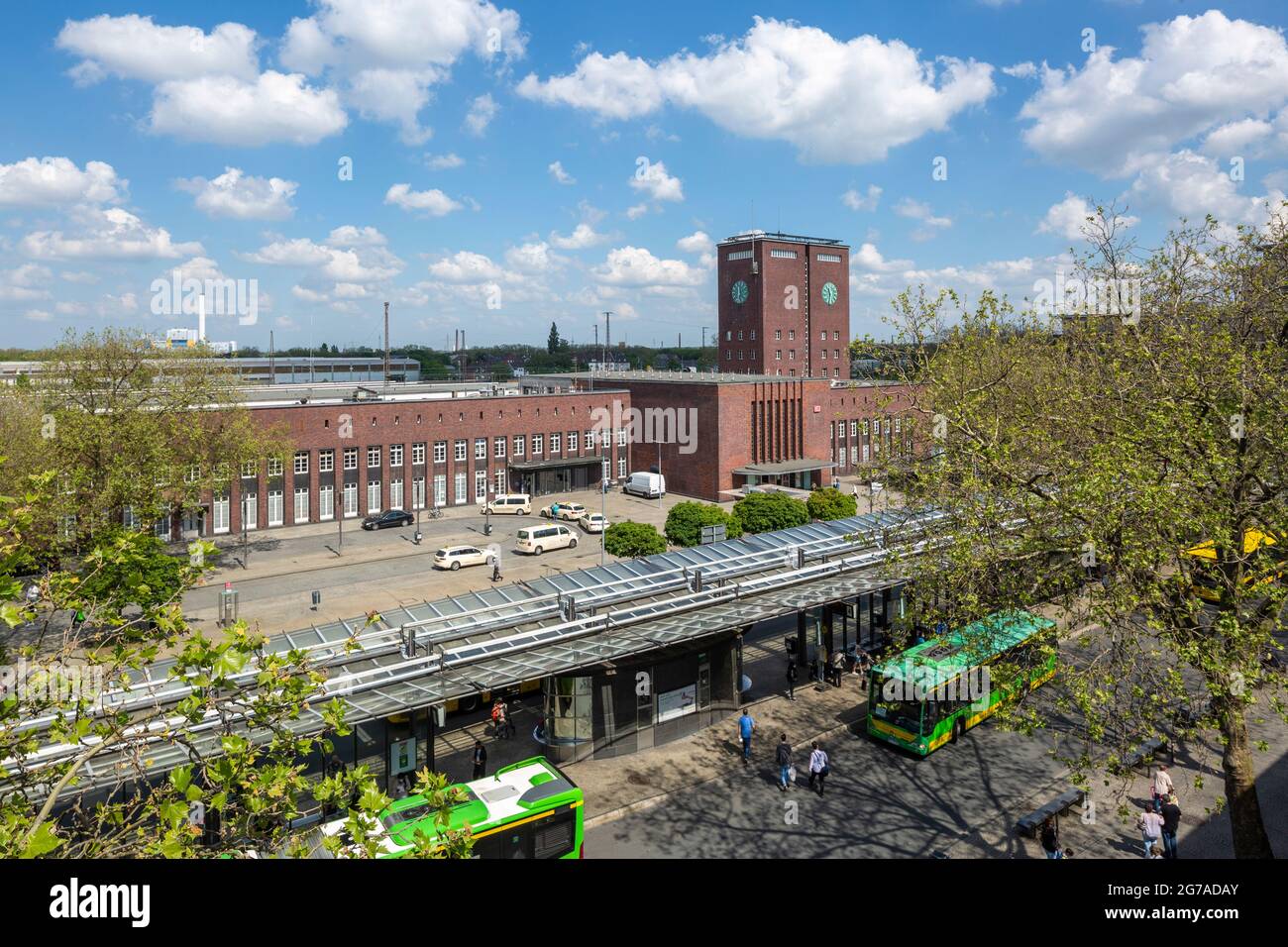 Reception clock hi-res stock photography and images - Alamy