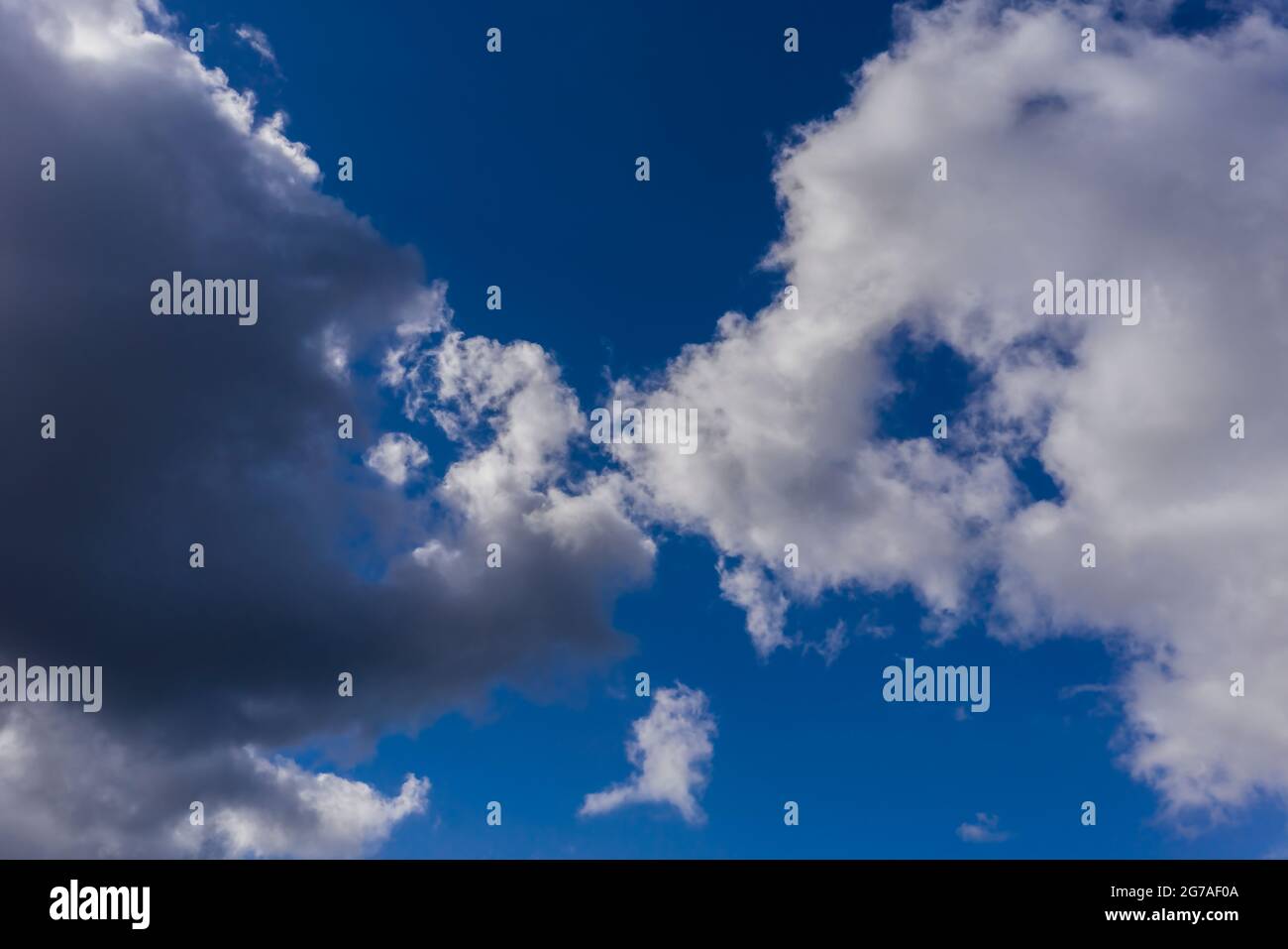 Blue sky with rain background hi-res stock photography and images - Alamy
