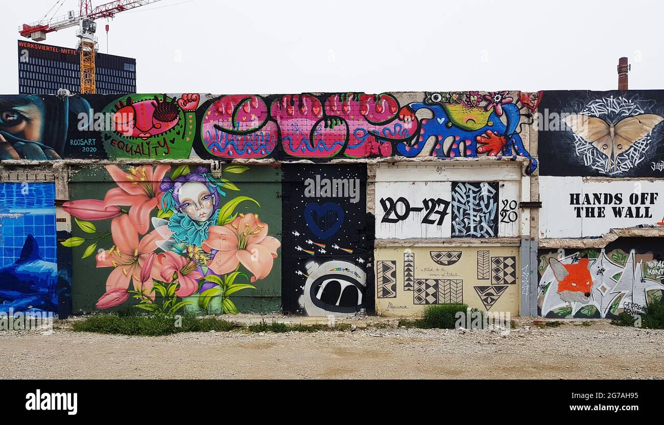 Graffiti on fence hi-res stock photography and images - Alamy