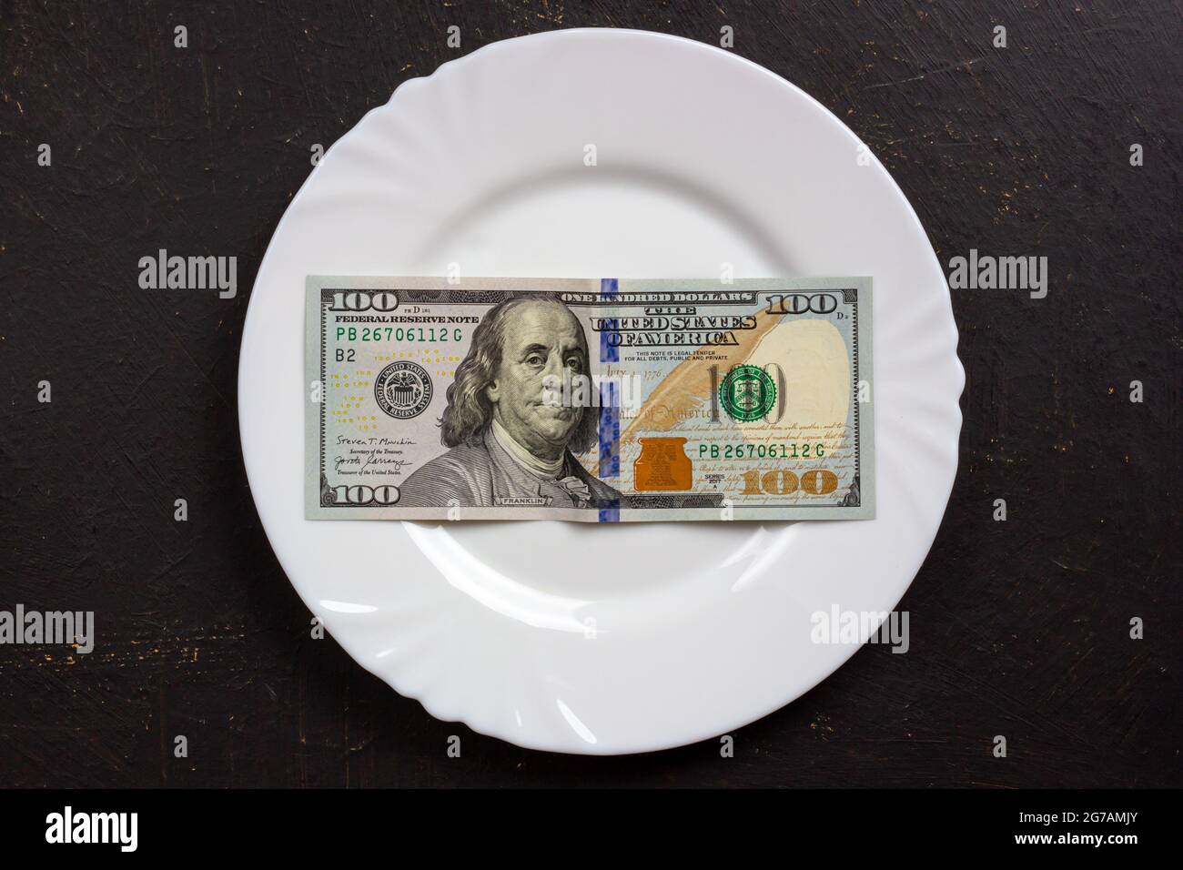 A hundred dollar bill on an empty plate. Cash in a white plate Stock ...