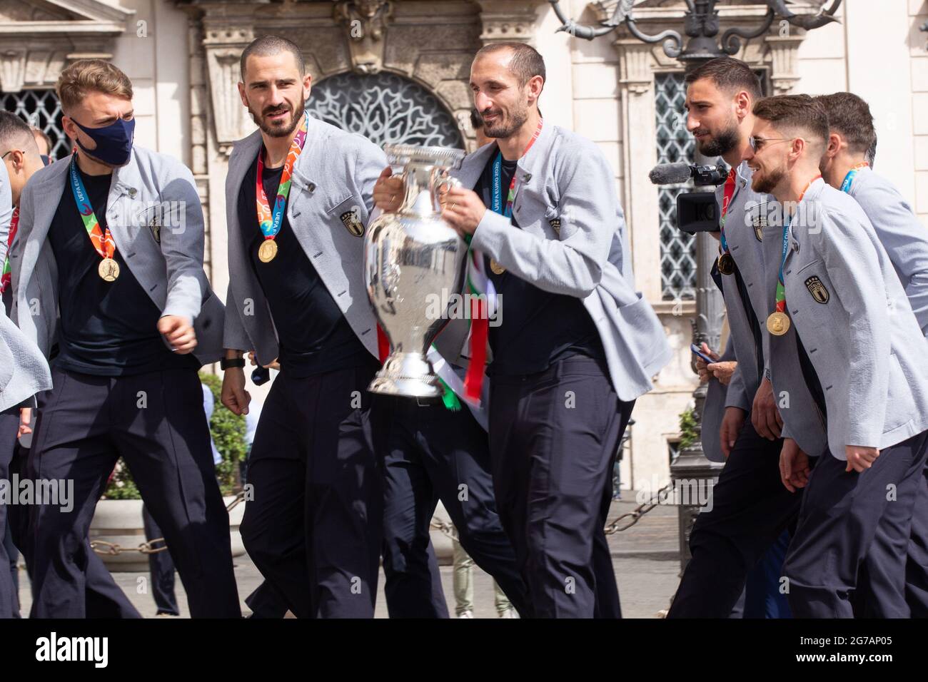 Players of the Italian National Football Team enter the Quirinal Palace ...