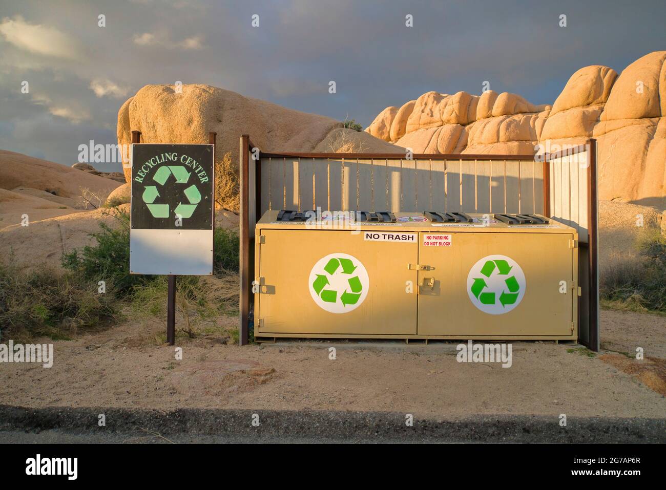 Bin of rocks hi-res stock photography and images - Alamy