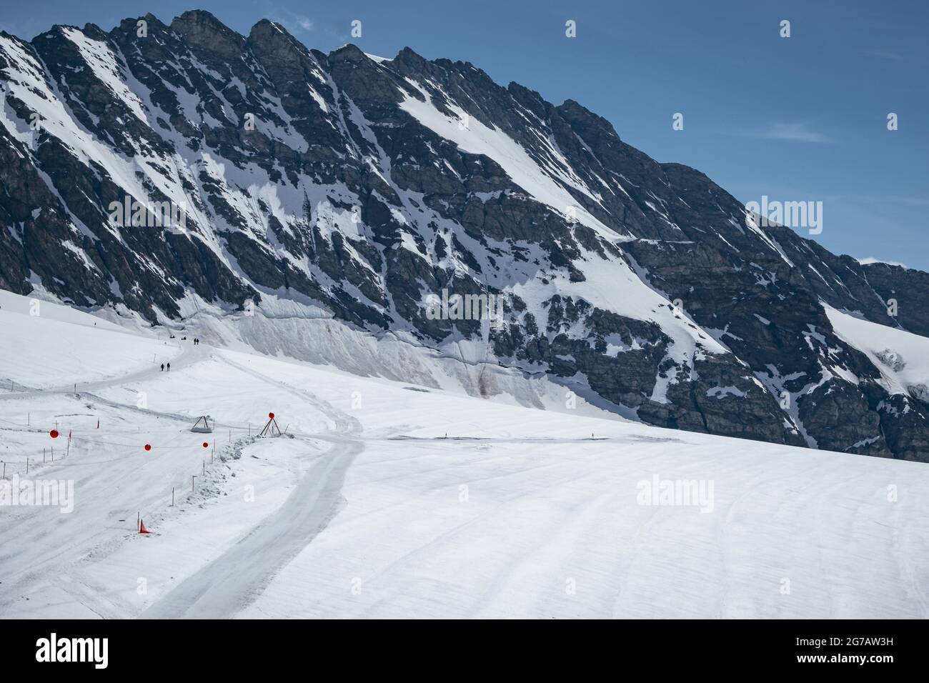 Hiking Trail in the Snow - view from Jungfraujoch Sphinx Observatory ...
