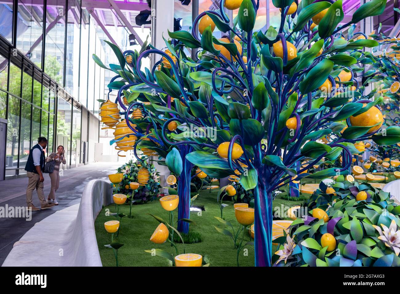 Citrovia, under construction scaffolding adjacent to BrookfieldÕs ...