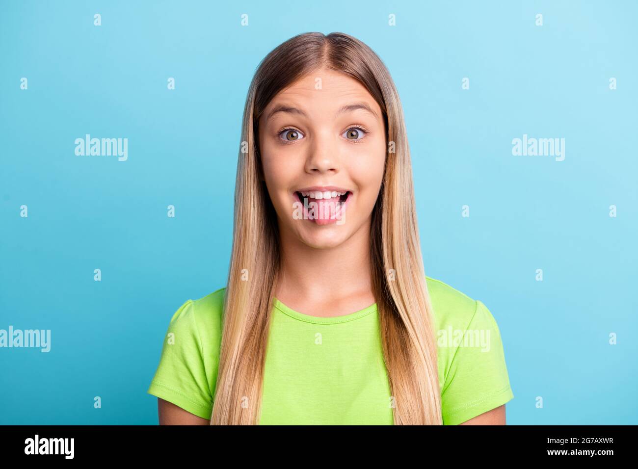 Photo of young pretty sweet beautiful cheerful girl smiling sticking ...