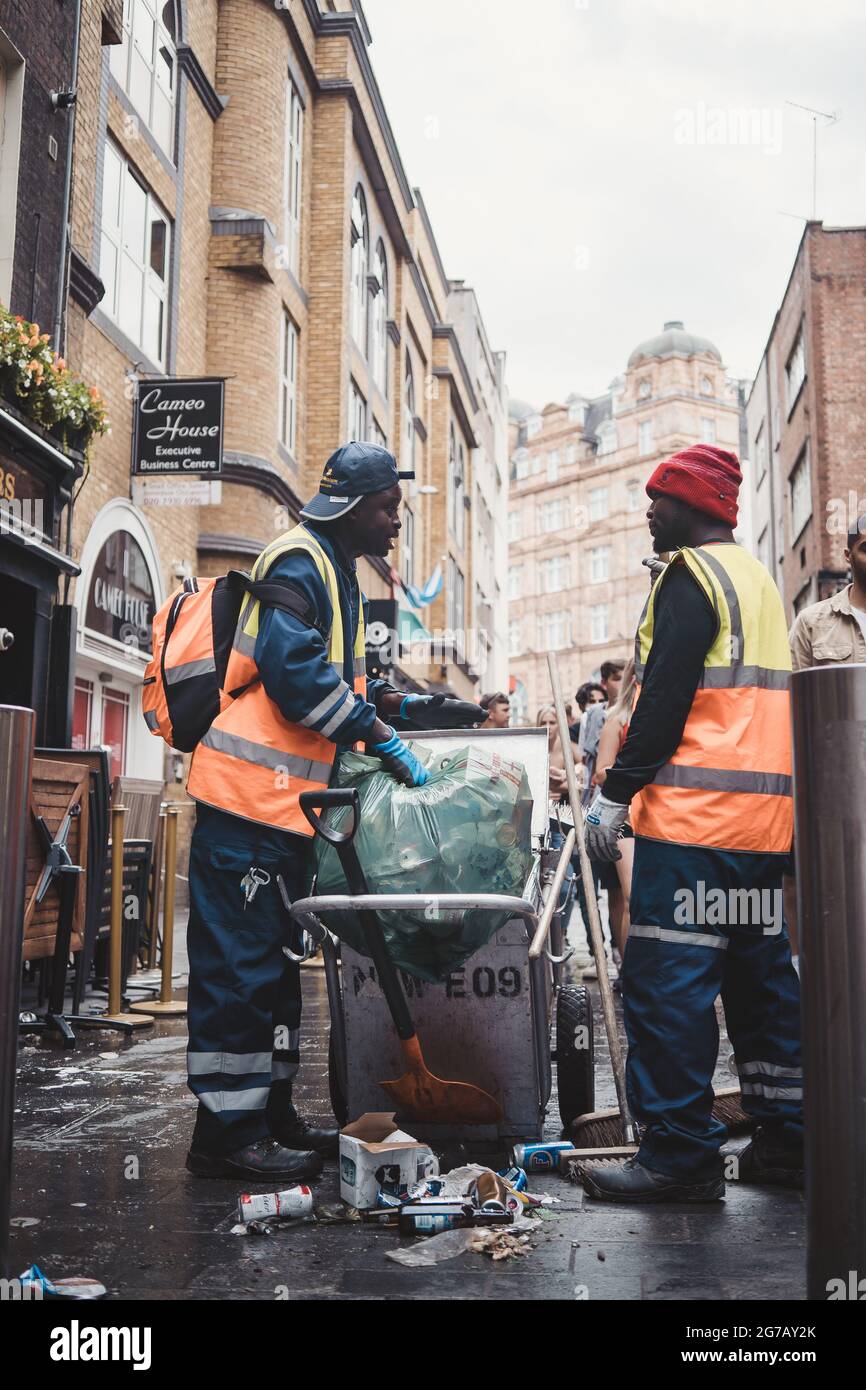 London street sweeper 2020 hi-res stock photography and images - Alamy
