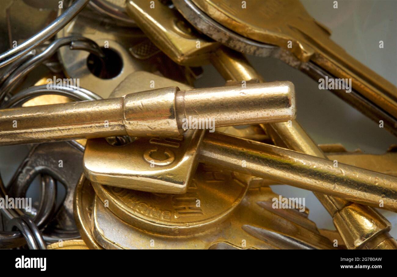 Detail of a bunch of brass keys for doors Stock Photo - Alamy