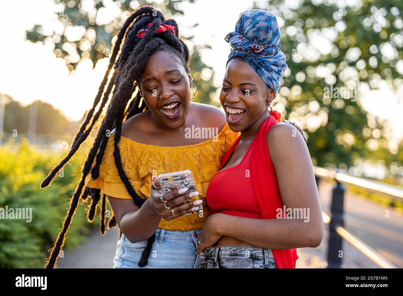 Happy black women hi-res stock photography and images - Alamy