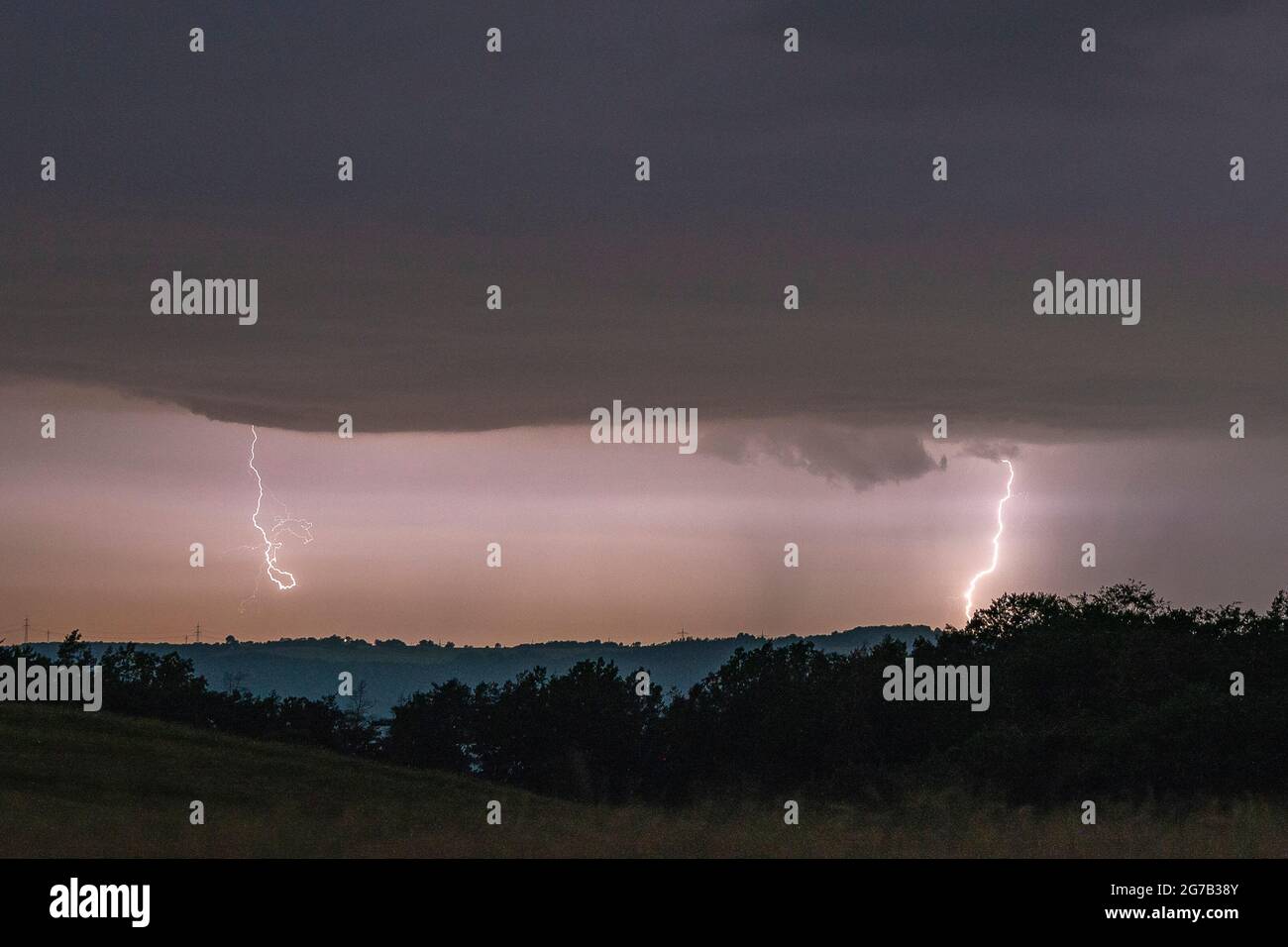 Lightning without strikes hi-res stock photography and images - Alamy
