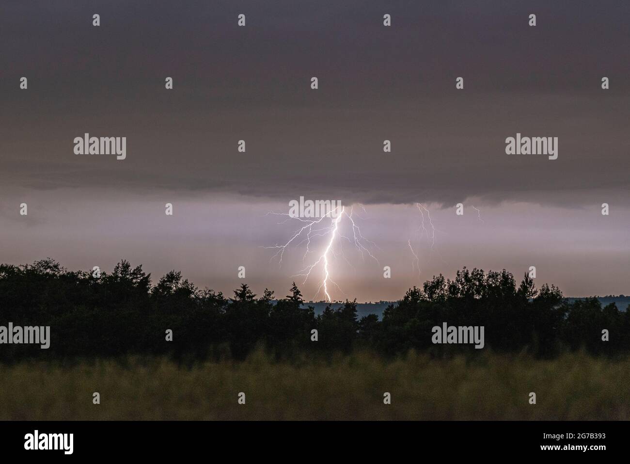 Lightning without strikes hi-res stock photography and images - Alamy