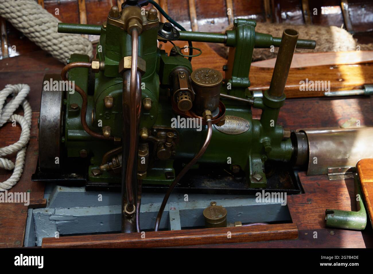 Old 1 5 horse power engine hi-res stock photography and images - Alamy