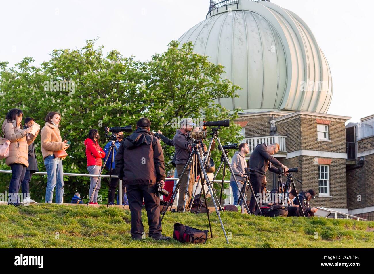 group of Sunset seeker photographers with cameras and tripods at London ...