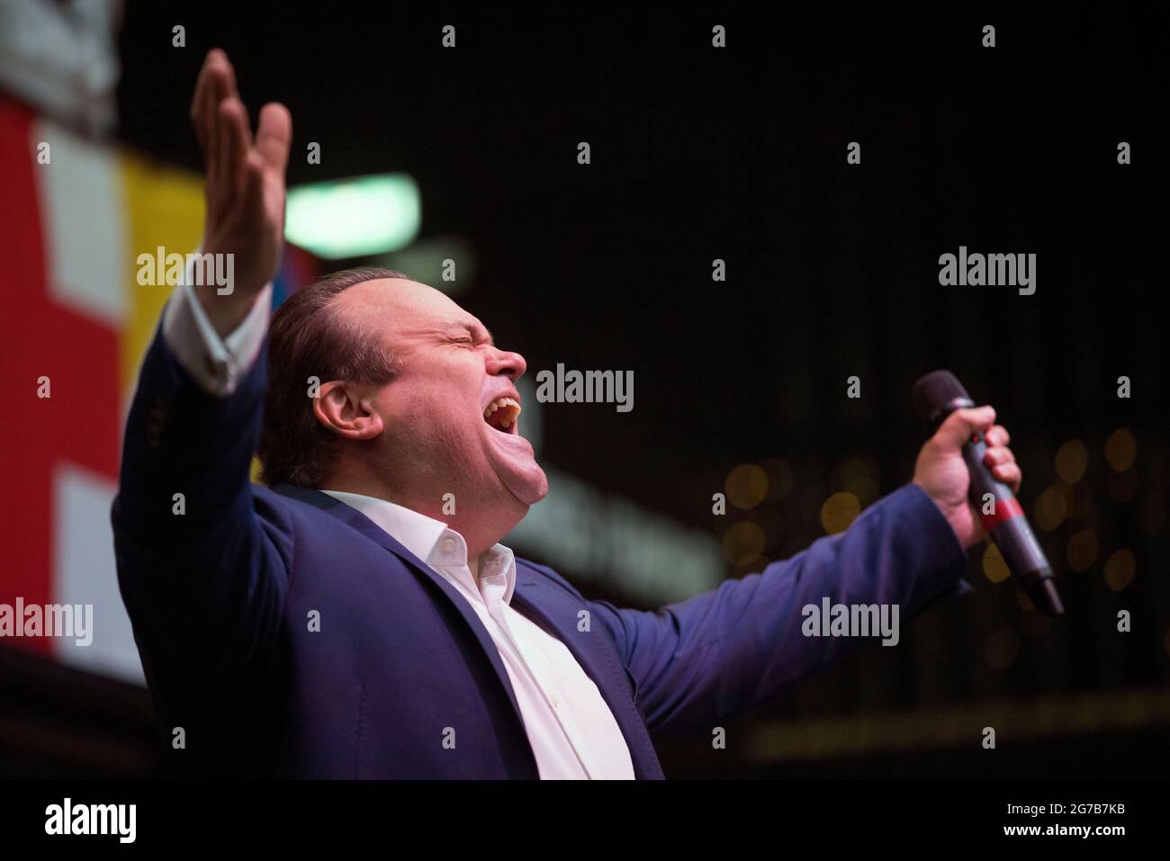 Shaun Williamson best known as Barry from Eastenders, sings Sweet ...